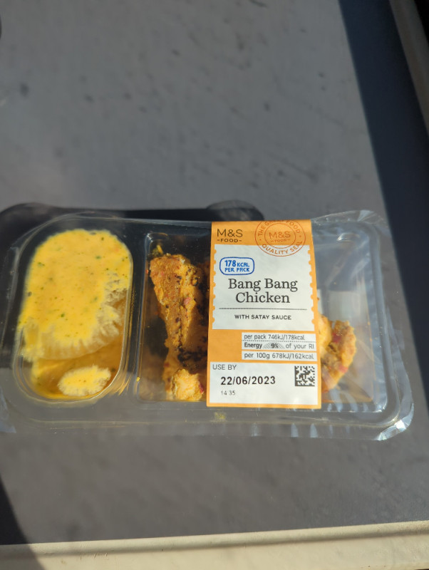 M&S - Marks & Spencer, Bang bang chicken, with satay sauce Kalorien ...